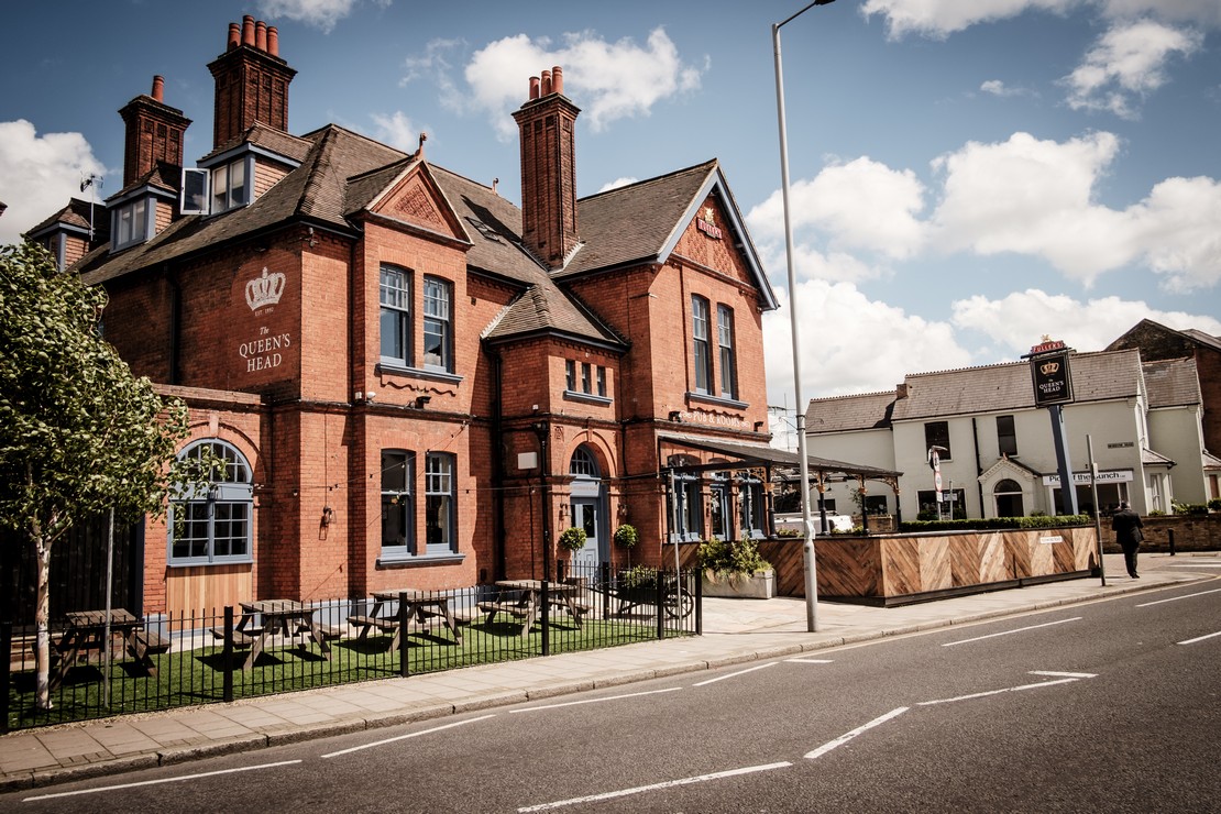 The Queen's Head - Fuller's Pub and Hotel in Surrey
